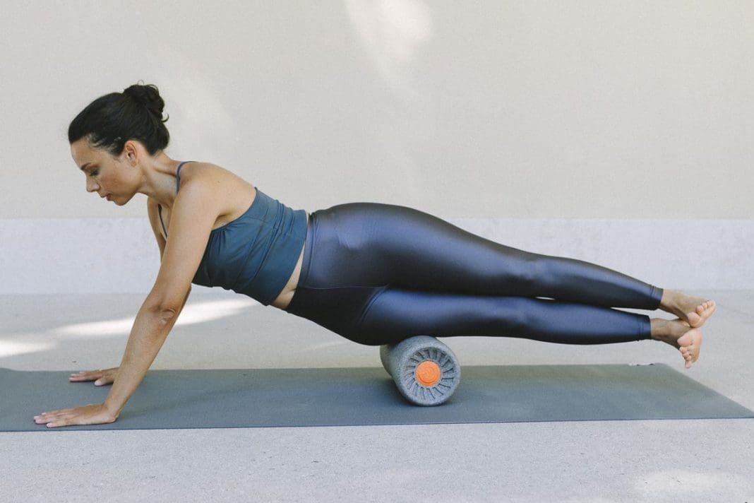 Fitte Faszien mit Amiena Zylla: Die straffende Planke - yogaworld.de